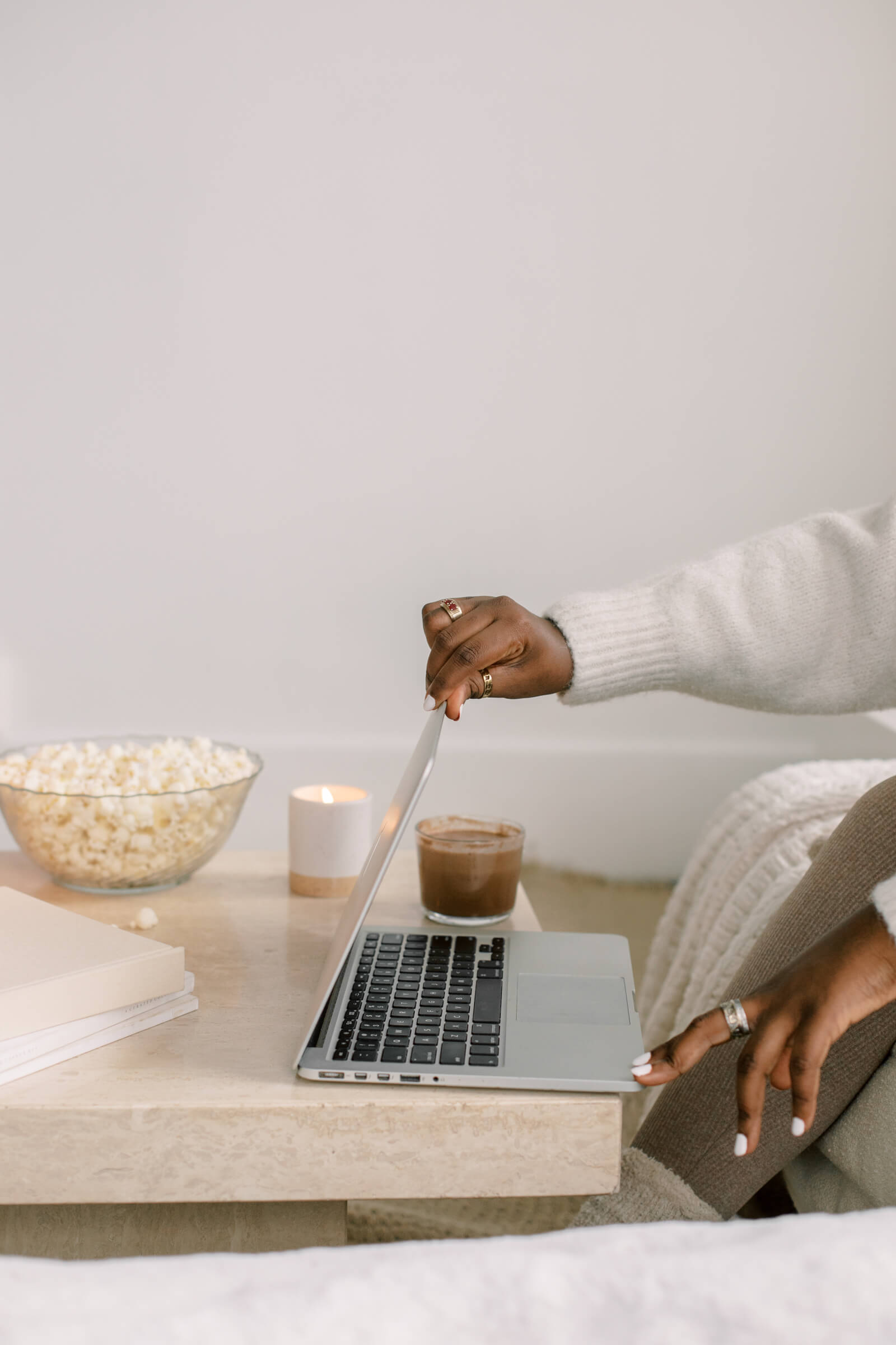 How to tidy up on Canva (With Examples and Shortcuts)